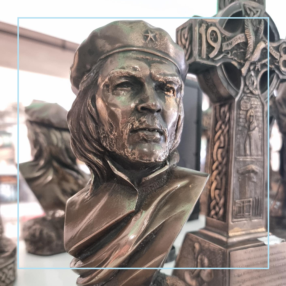 Che Bust – An Fhuiseog / The Lark Store